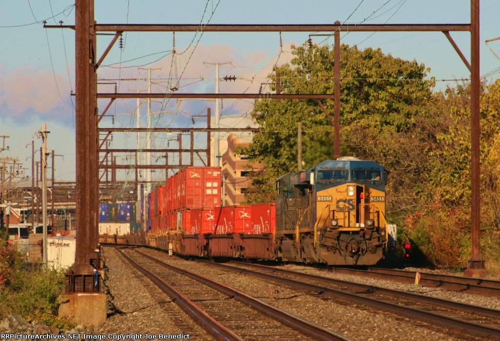 CSX 5451 on Q190